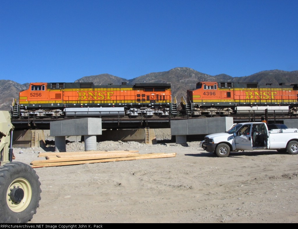 BNSF 5256